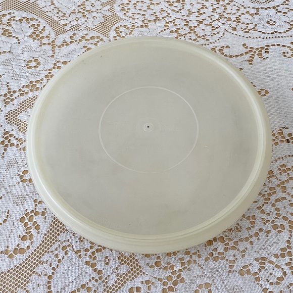 Tupperware | Kitchen | Vintage Tupperware Round Storage Container ...